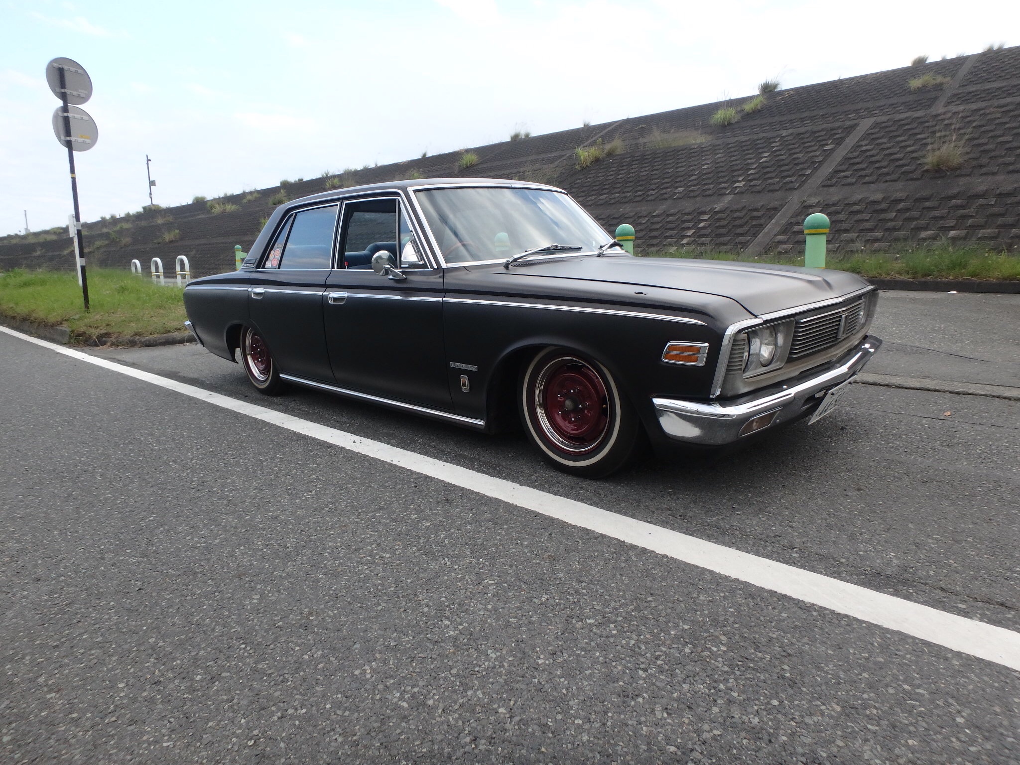TOYOTA CROWN MS50 - Fuji Tried Customs｜アメリカ車・輸入車の販売、カスタム、車検ならお任せください